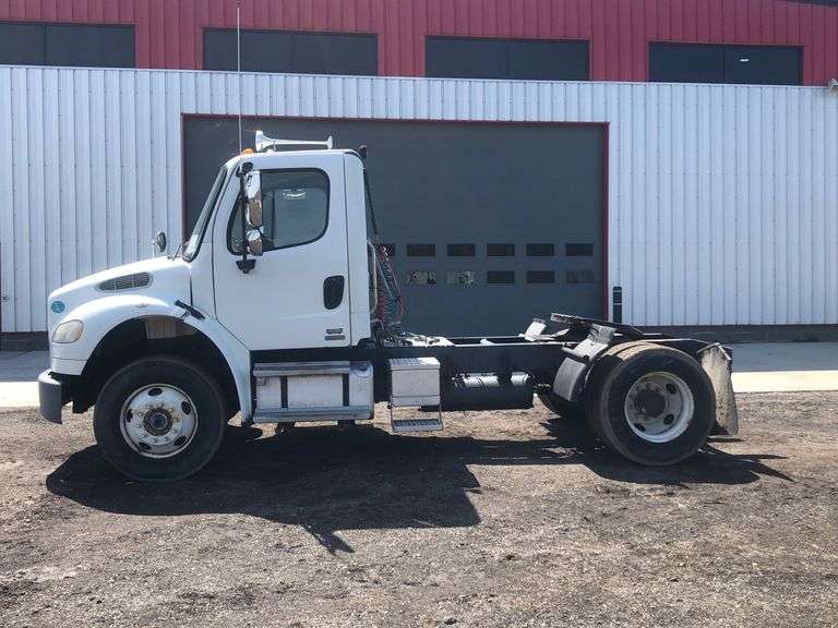 "ABSOLUTE" 2008 Freightliner M2 Semi Truck - RES Auction Services
