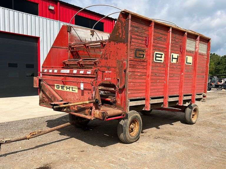 "ABSOLUTE" Gehl Chopper Wagon - RES Auction Services