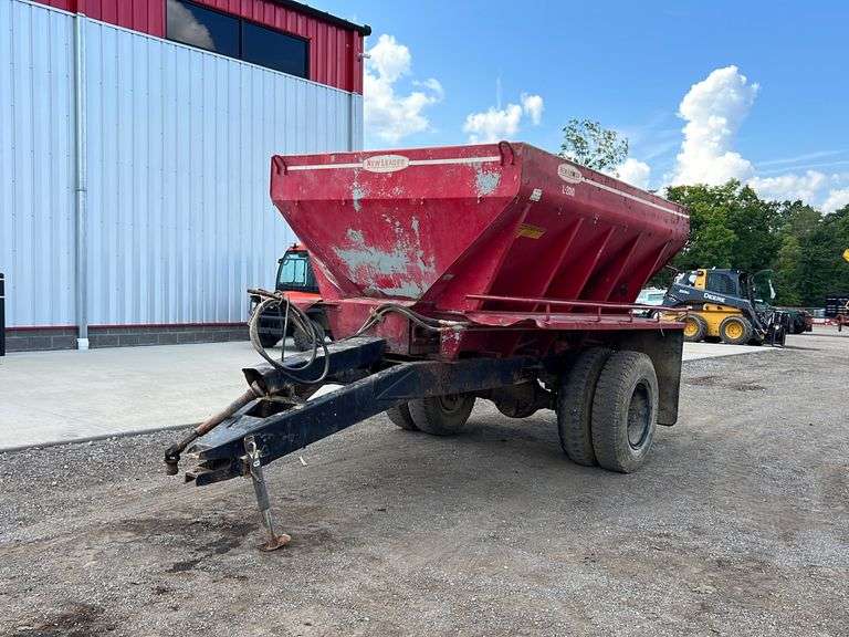 "ABSOLUTE" New Leader Lime Spreader - RES Auction Services