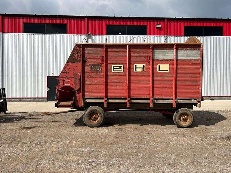 "ABSOLUTE" Gehl Chopper Wagon - RES Auction Services