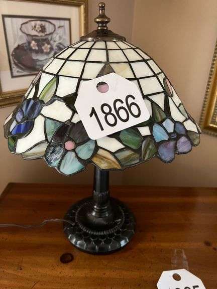 Stained Glass Desk Lamp Res Auction Services