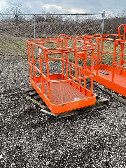 6' JLG Man Lift Basket - RES Auction Services