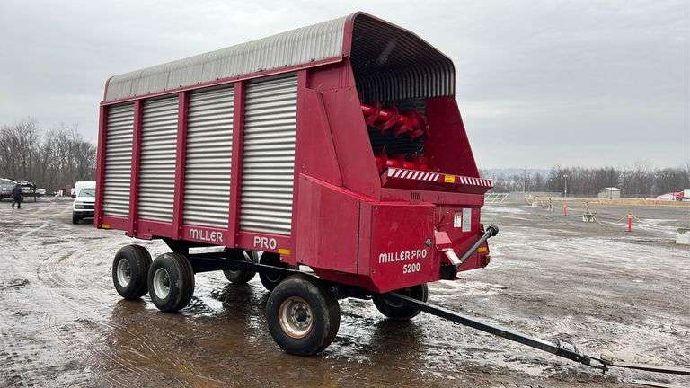 Miller Pro 5200 Silage Wagon - RES Auction Services