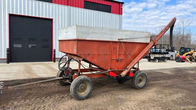 "ABSOLUTE" Fertilizer Auger Wagon - RES Auction Services