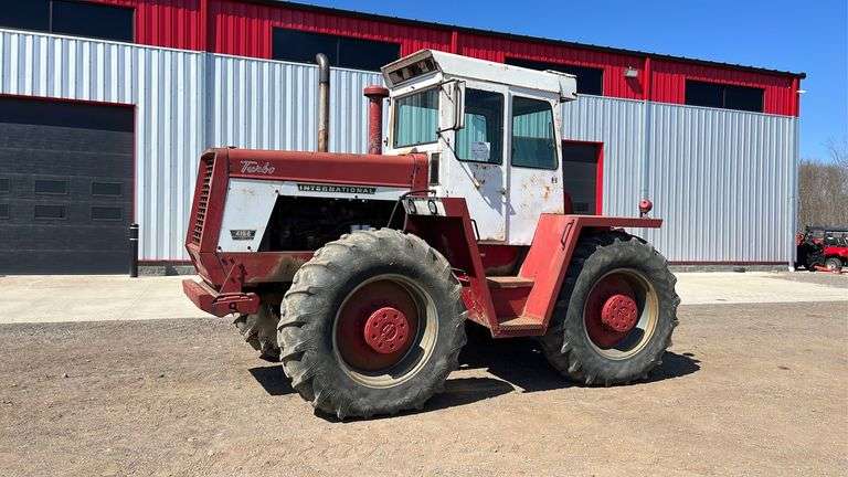 International 4166 4WD Tractor - RES Auction Services