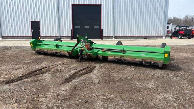 John Deere 520 Stalk Shredder - RES Auction Services