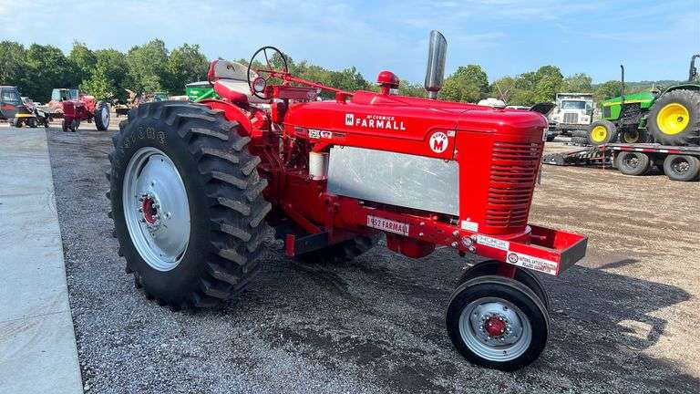 "ABSOLUTE" 1952 Farmall Super M Pulling Tractor - RES Auction Services