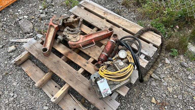 "ABSOLUTE" Ditch Witch Hydraulic Rod Breaker - RES Auction Services