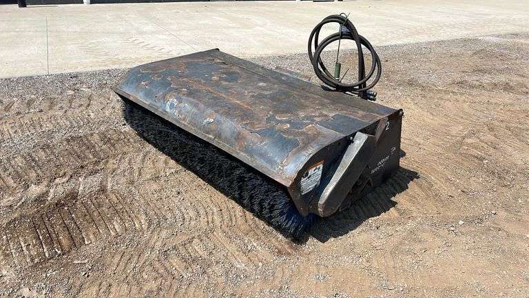"ABSOLUTE" Bobcat 72" QA Pick Up Broom - RES Auction Services