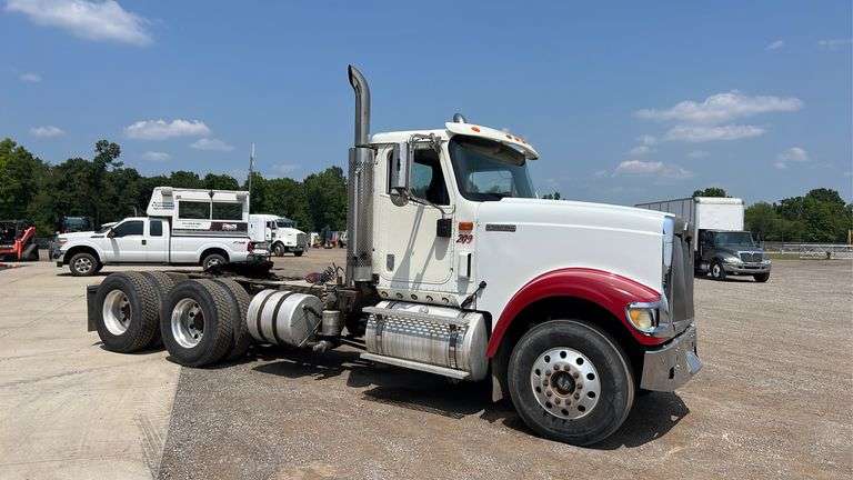 "ABSOLUTE" 2001 International 9900i Semi Truck - RES Auction Services