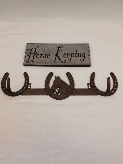 Iron Horse shoe rack & sign - Rideau Auctions