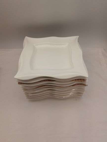 Set of 10 wavy plates - Rideau Auctions