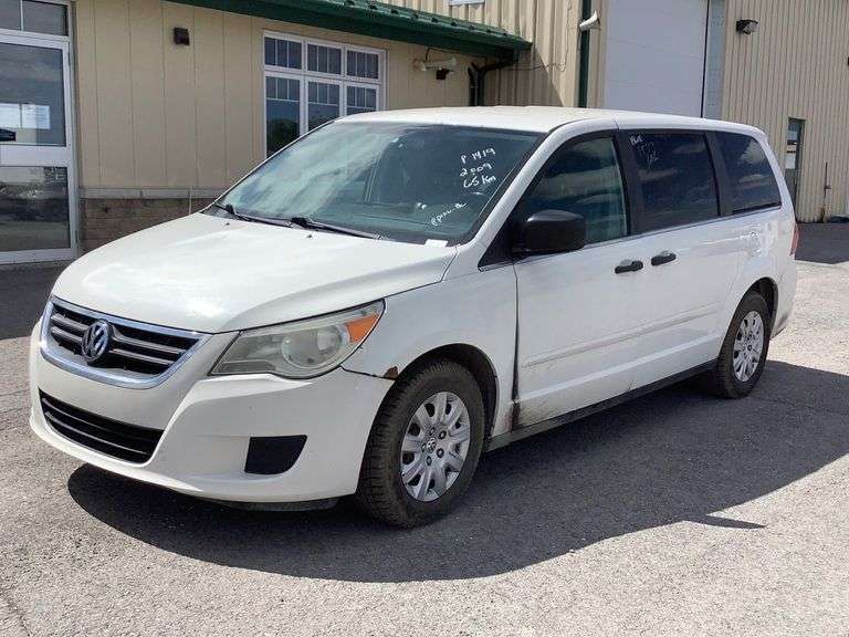 2009 Volkswagen Routan S Mini-Van - Rideau Auctions