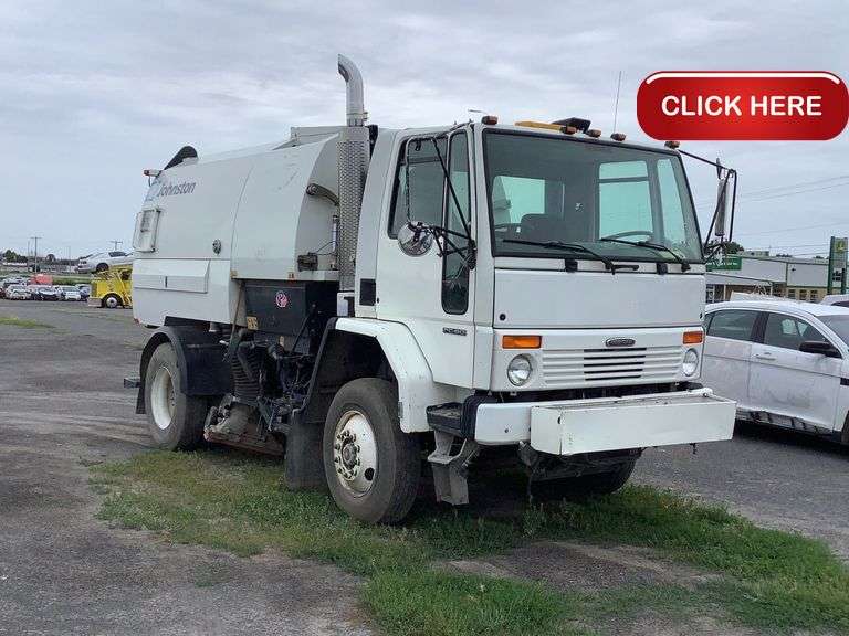 2006 Freightliner FC80 Sweeper Cab Over Engine - Rideau Auctions