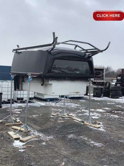 Spacekap and stands - Rideau Auctions