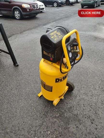 DeWalt 15 gallon stand up air compressor, electric - Rideau Auctions