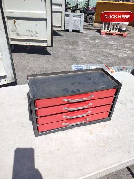 20" x 17" toolbox & accessories - Rideau Auctions