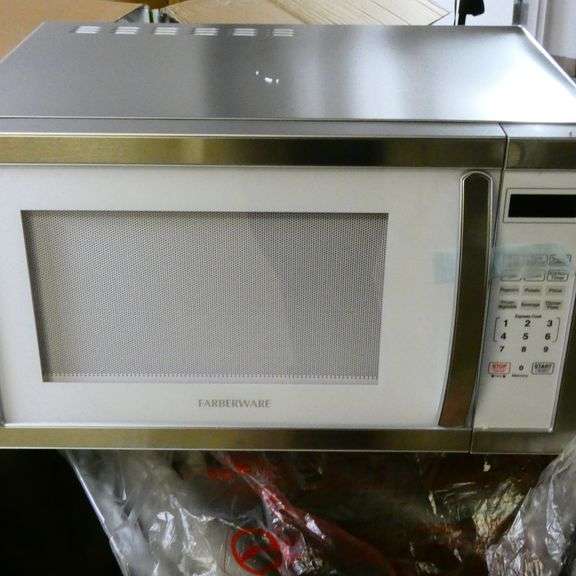 Farberware - Classic 1.1 Cu. Ft. Countertop Microwave Oven - Platinum ...