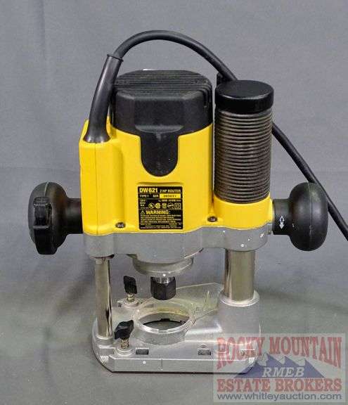Nice DeWalt DW621 Variable Speed Plunge Router with Guide & Dust ...
