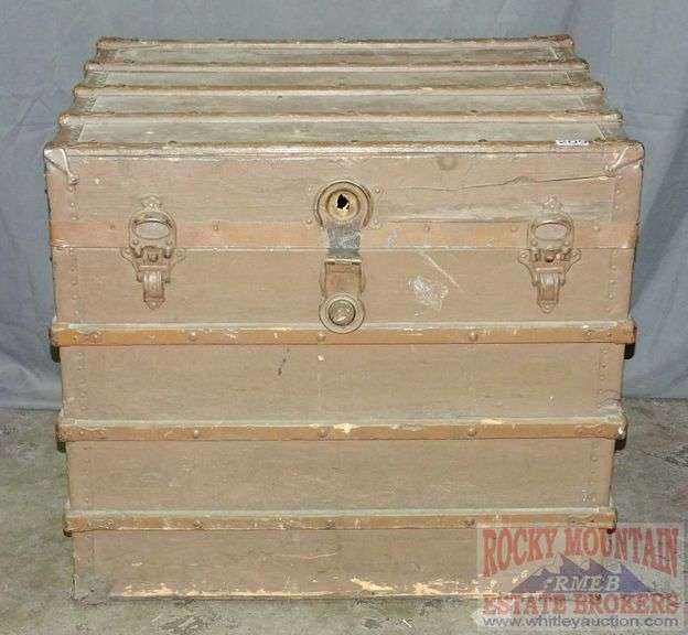 Neat Vintage Wood & Canvas Trunk. This is just the right size to use as ...