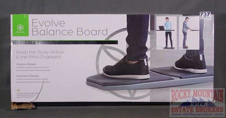 New Gaiam Evolve Balance Board. Promotes proper positioning between the ...