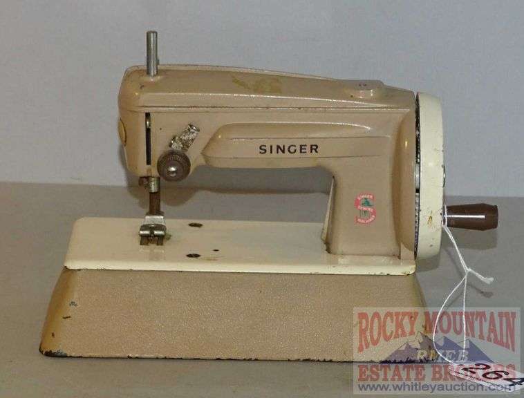 Vintage Singer Mfg. Co. Made in Great Britain 8" Hand Crank Sewing ...