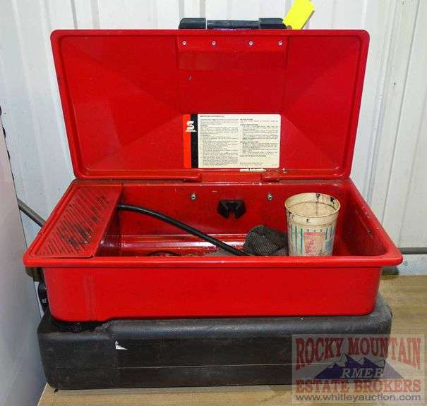Safety Kleen Portable Parts Washer. This has 2 detachable solvent tanks ...