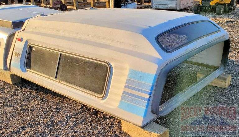 Glasstite fiberglass truck topper w/ boot to cab. 98x72. - Rocky ...