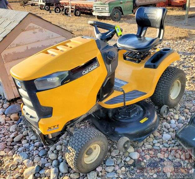 Cub Cadet XT1 Enduro Series LT46" lawn tractor w/ 46" mower deck ...