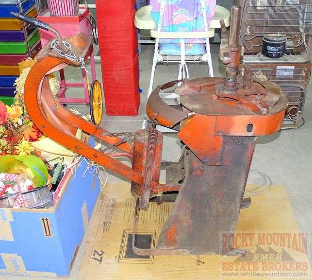 Bishman 880-61 tire machine. - Rocky Mountain Estate Brokers Inc.