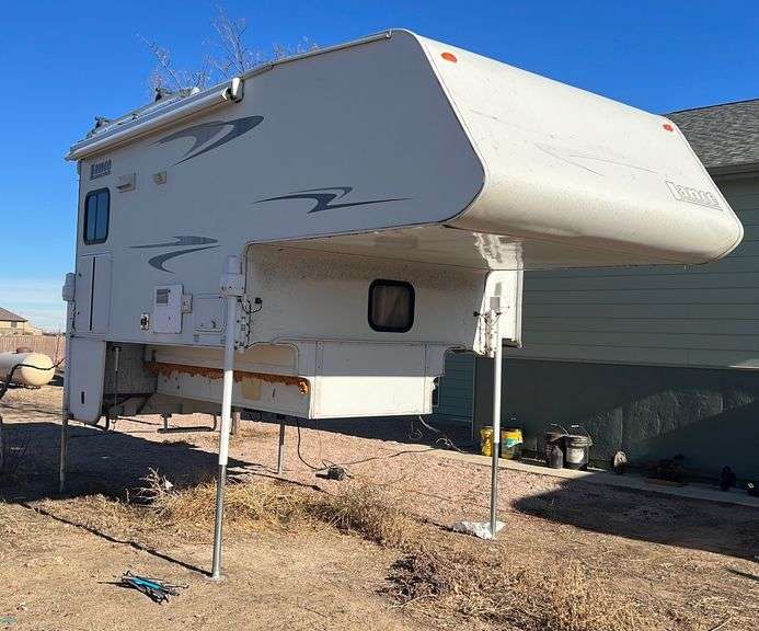 2007 Lance Model 981 Overhead Pickup Camper, 9'11" interior floor ...