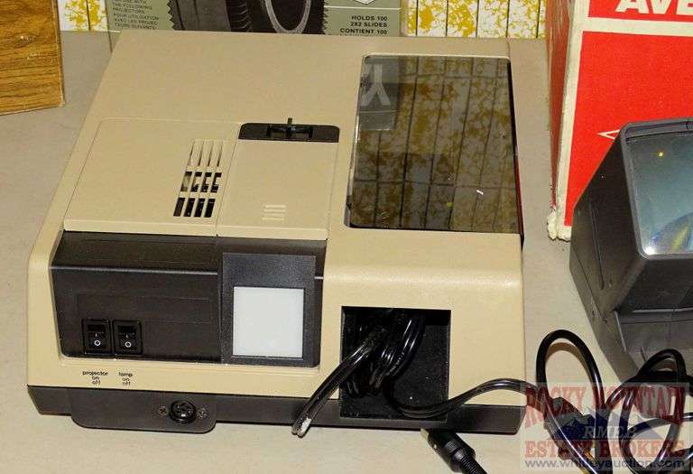 Slide projector w/ Avec rotary tray, trays, slide viewers & more. All ...