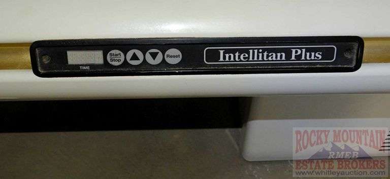 Sundash Intellitan Plus 7' Commercial Tanning Bed with Extra Bulbs and ...