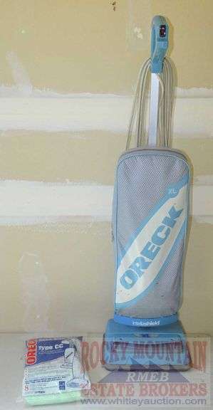 Oreck XL upright vacuum with new pack of 8 vacuum bags. - Rocky ...