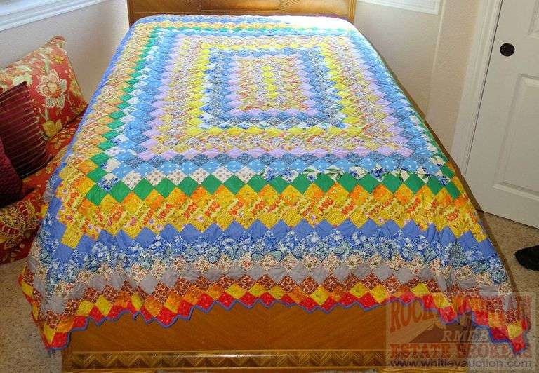 Vintage Hand Pieced Graduated Square Quilt with Scalloped Edge, 92"x78 ...