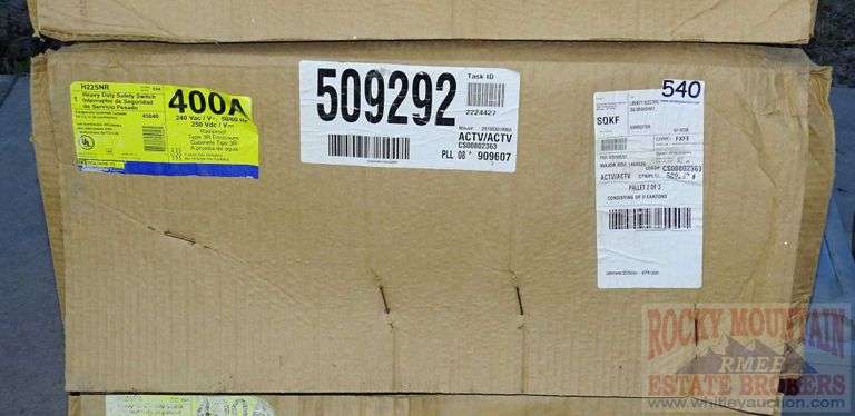 Square D H225NR 400 amp 240 VAC safety switch. Appears new in old box ...
