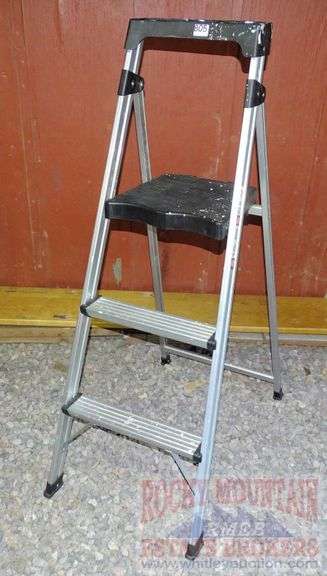 Gorilla 3-step folding platform ladder. This is a nice little ladder ...