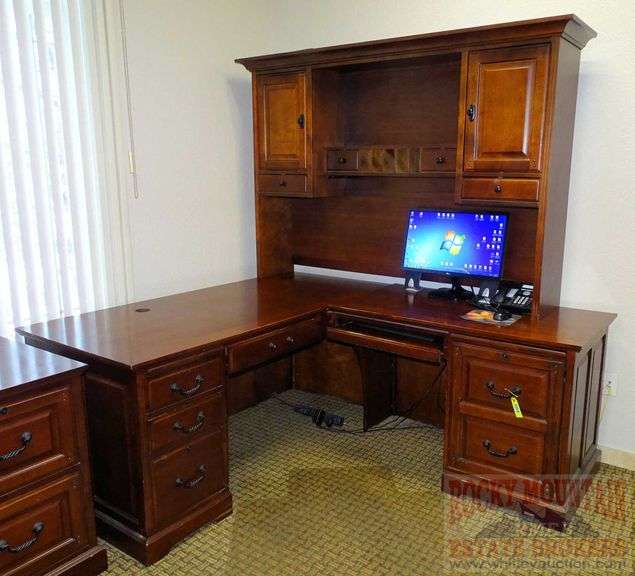 Mahogany Finish L-Shaped Corner Desk with Raised Panels, Hutch Top ...