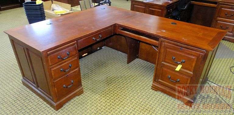 Mahogany Finish L-Shaped Executive's Desk with Raised Panels & Pull-Out ...
