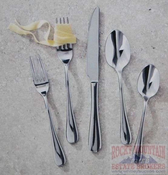 New Members Mark Stainless 20 piece flatware set. Complete for 4 ...