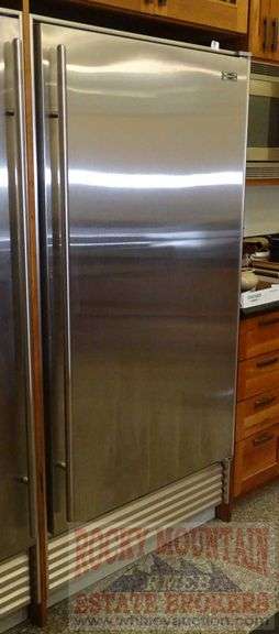 High-End Sub-Zero Model 601R/S Stainless Steel Refrigerator. This ...