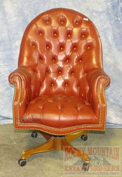 High Back Leather Executive's Chair with Button-Tufted Upholstery and ...