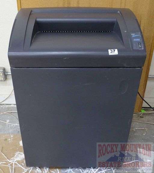 Large Floor Model GBC Shredmaster 5220S Industrial Strip Shredder. 35 ...