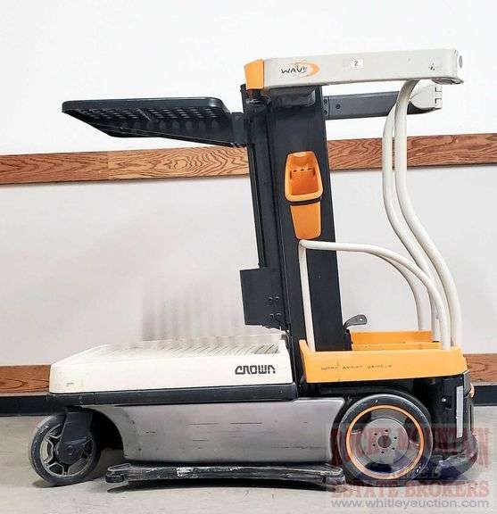 Crown WAV60-118 Electric Order Picker/Work Assist Vehicle, Shows 1,440 ...