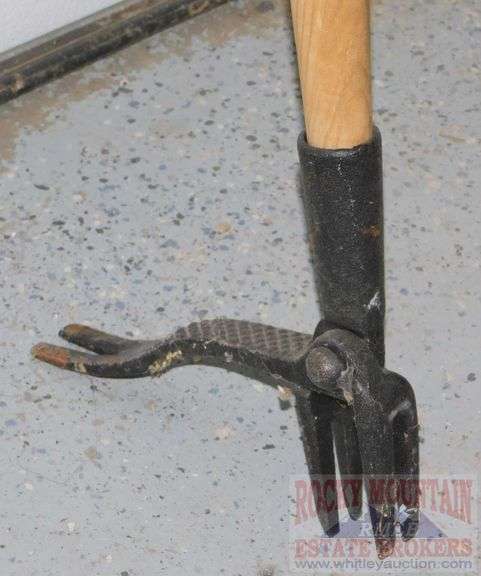 "Grandpa's Weed Pulling Tool W/ Wood Handle, 46.5". - Rocky Mountain ...