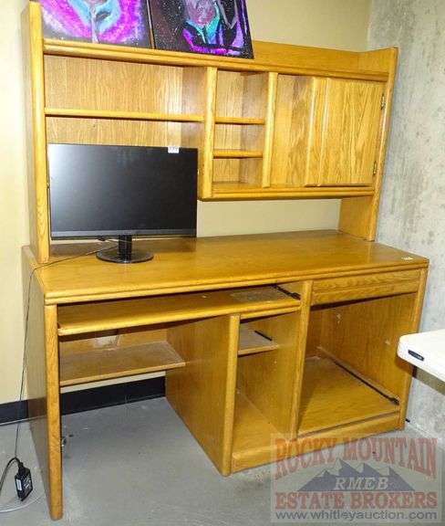 Oak Desk W/ Hutch Top & Pull Out Keyboard Tray, 63"x59"x25". - Rocky ...
