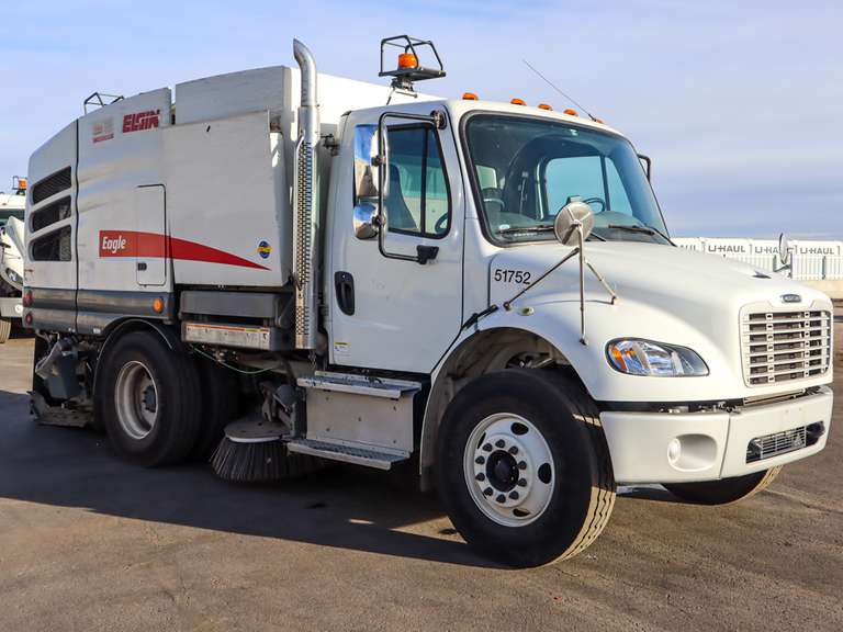 2015 Freightliner Eagle Series F 4x2 Street Sweeper - Roller Auctions