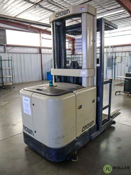 Crown SP3010-30-S Order Picker Forklift - Roller Auctions