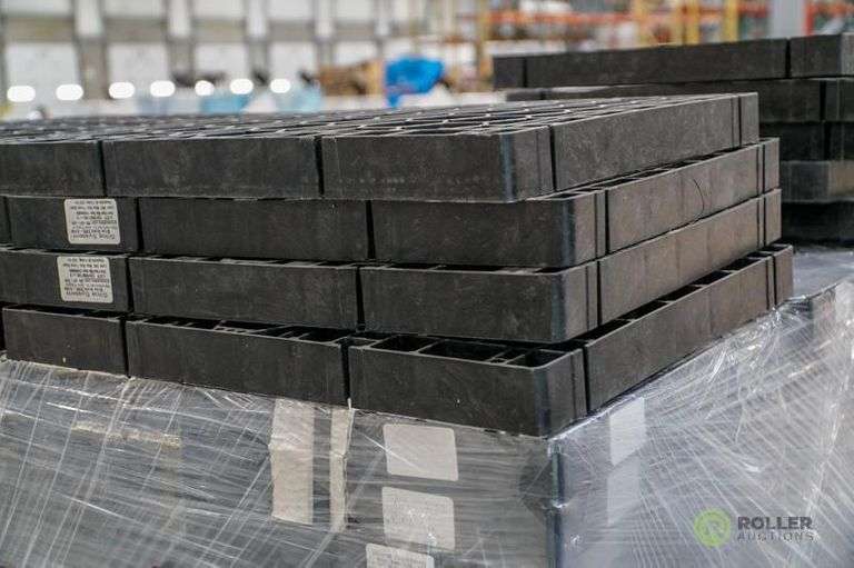 Pallet of Silca Silca Grate Exterior Decking System, 261 Panels, 16in x ...