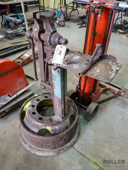 Antique Vise on Stand - Roller Auctions